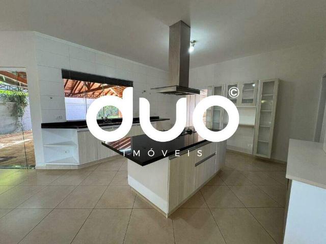 Casa para Aluguel com 3 quartos, 250 m² por R$ 6.700