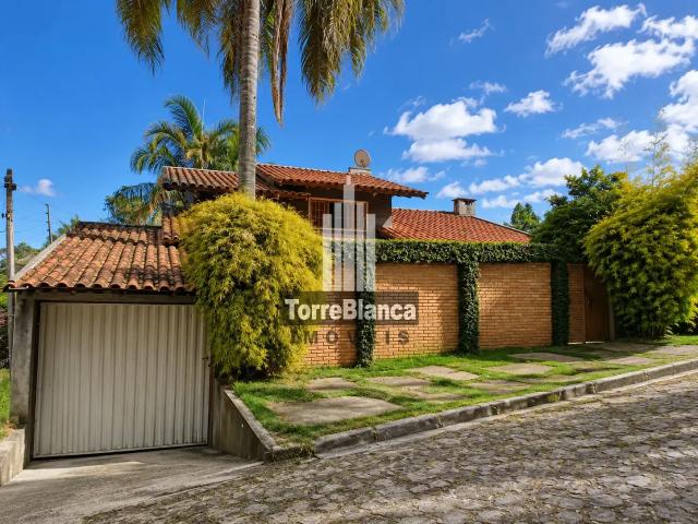 Casa para Aluguel com 3 quartos, 260 m² por R$ 4.000