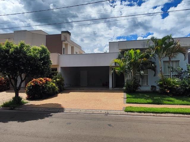 Casa para Aluguel com 3 quartos, 262 m² por R$ 10.000