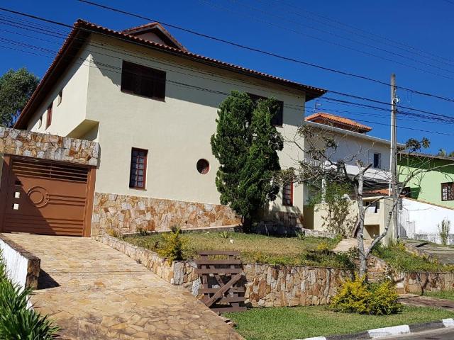 Casa para Aluguel com 3 quartos, 290 m² por R$ 7.000