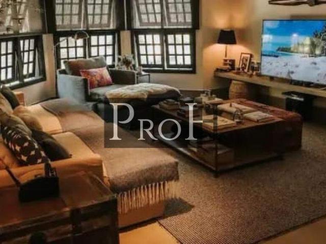 Casa para Aluguel com 3 quartos, 200 m² por R$ 25.000