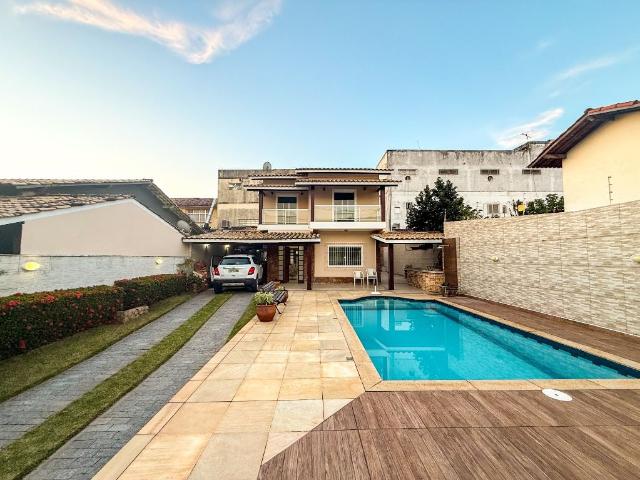 Casa para Aluguel com 3 quartos, 200 m² por R$ 8.000