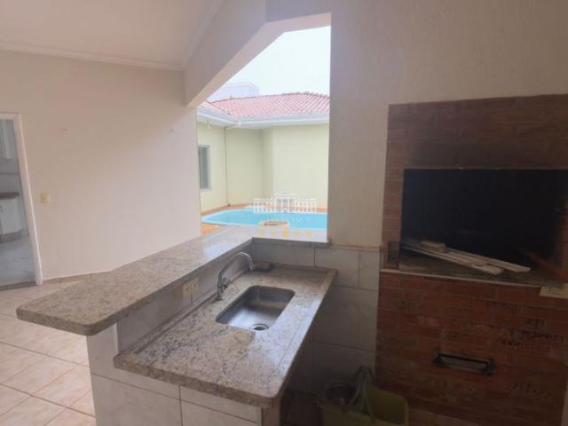 Casa para Aluguel com 3 quartos, 209 m² por R$ 5.200