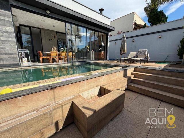 Casa para Aluguel com 3 quartos, 218 m² por R$ 13.500