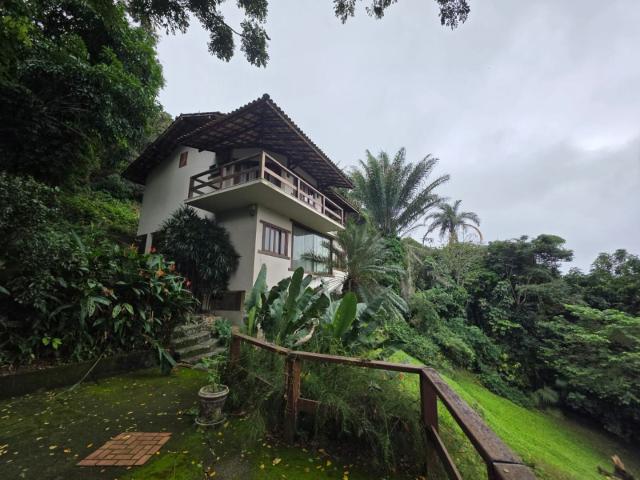Casa para Aluguel com 3 quartos, 220 m² por R$ 12.000