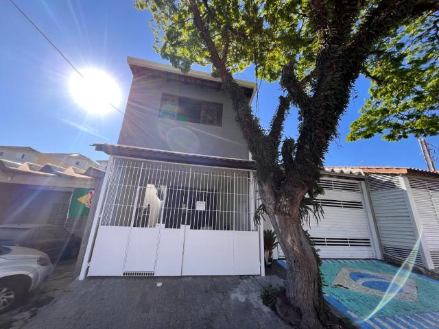 Casa para Aluguel com 3 quartos, 227 m² por R$ 3.600