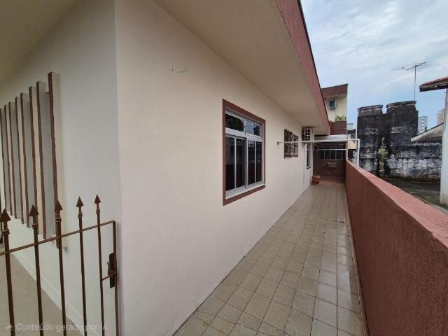 Casa para Aluguel com 3 quartos, 232 m² por R$ 5.250