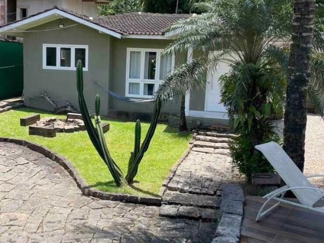 Casa para Aluguel com 3 quartos, 235 m² por R$ 6.500