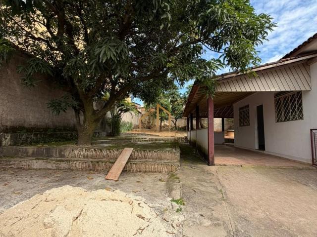Casa para Aluguel com 3 quartos, 360 m² por R$ 2.000