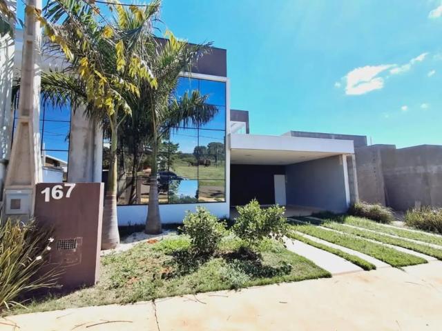 Casa para Aluguel com 3 quartos, 360 m² por R$ 5.000