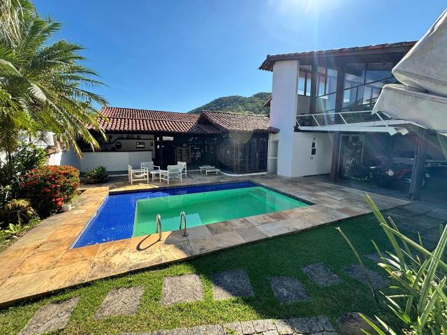 Casa para Aluguel com 3 quartos, 360 m² por R$ 7.500