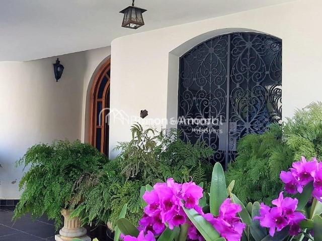 Casa para Aluguel com 3 quartos, 382 m² por R$ 7.500