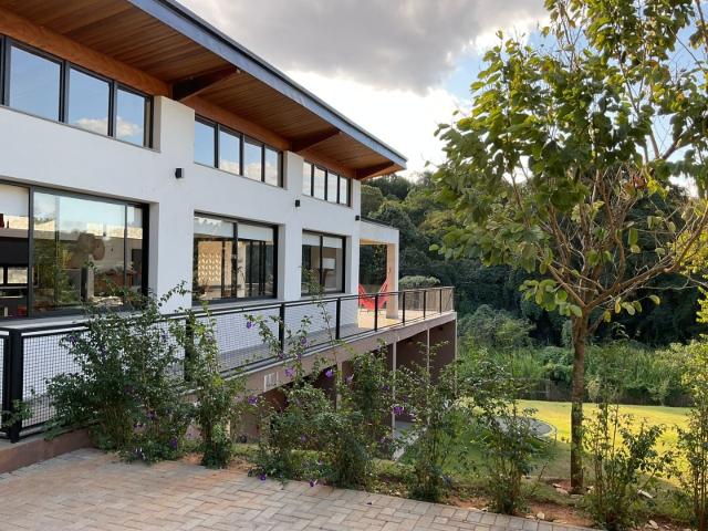 Casa para Aluguel com 3 quartos, 300 m² por R$ 12.000