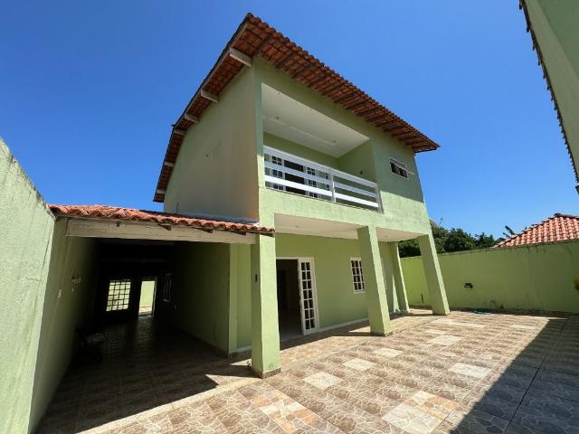 Casa para Aluguel com 3 quartos, 300 m² por R$ 4.800
