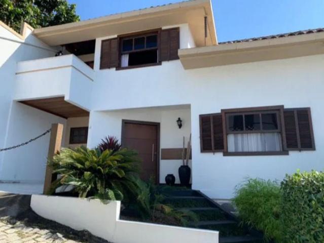 Casa para Aluguel com 3 quartos, 300 m² por R$ 5.200