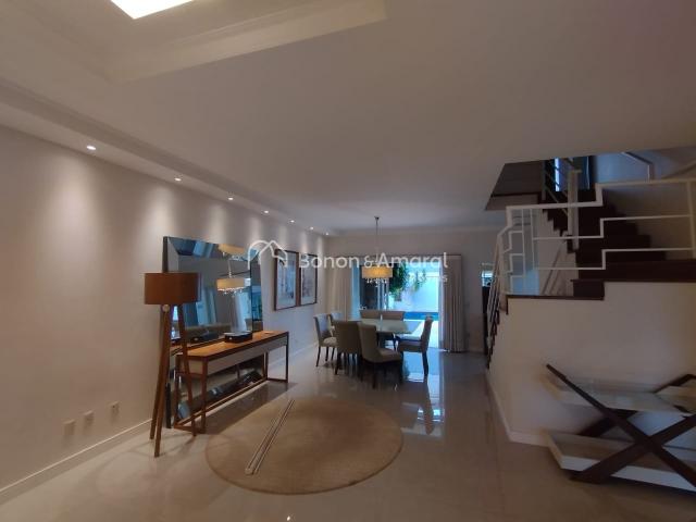 Casa para Aluguel com 3 quartos, 300 m² por R$ 7.800