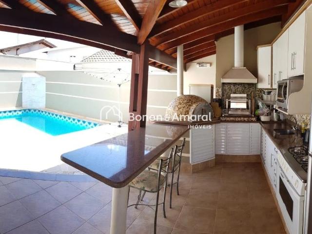 Casa para Aluguel com 3 quartos, 302 m² por R$ 10.500