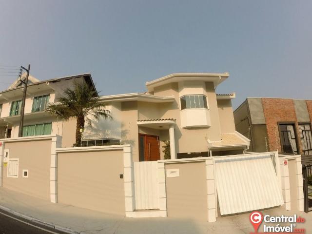 Casa para Aluguel com 3 quartos, 304 m² por R$ 30.000