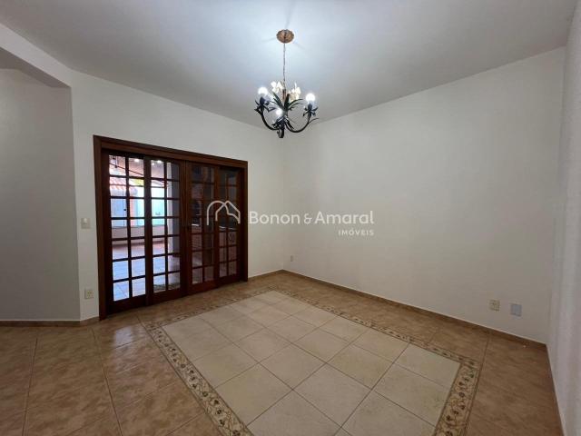 Casa para Aluguel com 3 quartos, 320 m² por R$ 8.800