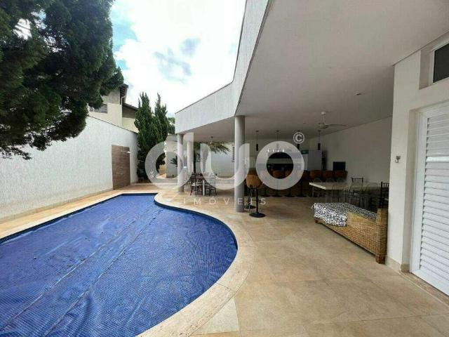 Casa para Aluguel com 3 quartos, 338 m² por R$ 8.000