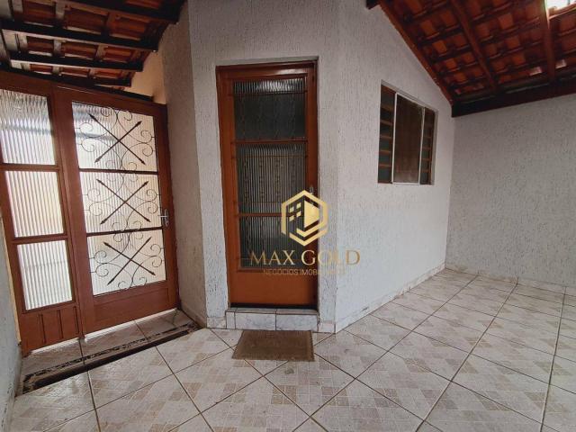 Casa para Aluguel com 3 quartos, 72 m² por R$ 1.600