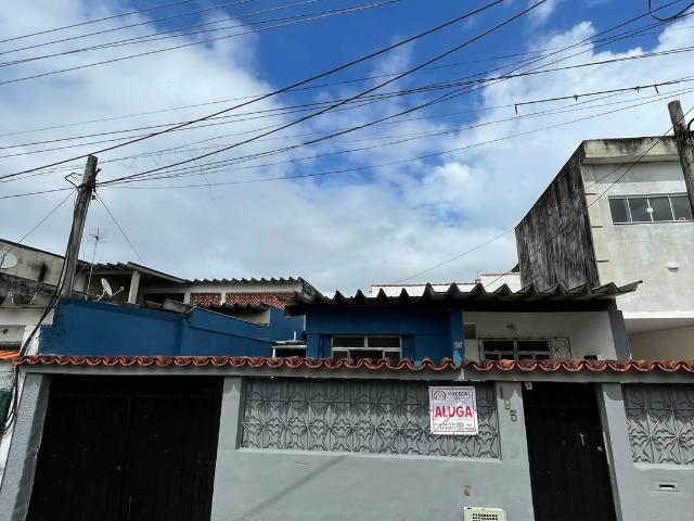 Casa para Aluguel com 3 quartos, 95 m² por R$ 2.000