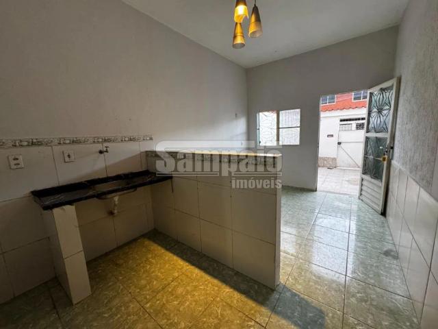 Casa para aluguel com 1 quarto em Santíssimo com 50m²