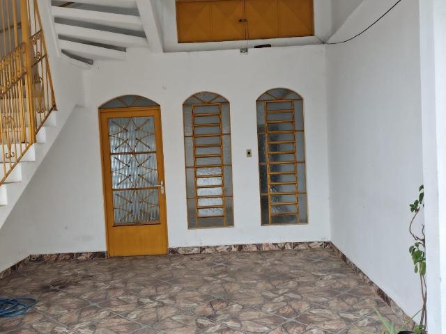 Casa para Aluguel com 1 quartos por R$ 1.500