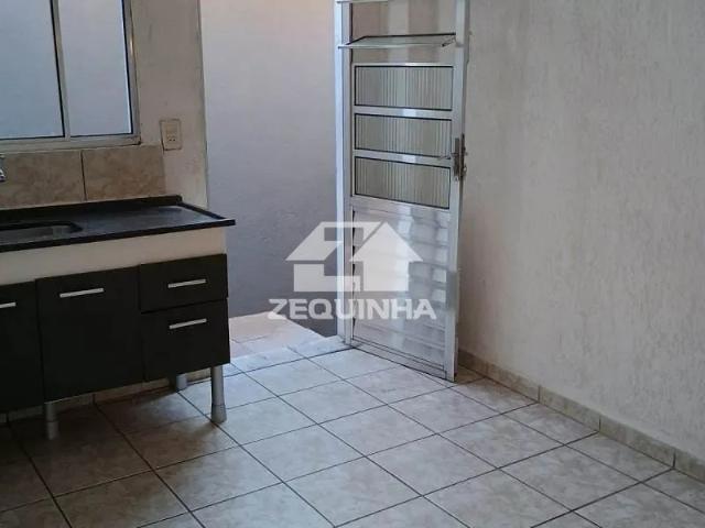 Casa para Aluguel com 1 quartos, 35 m² por R$ 900