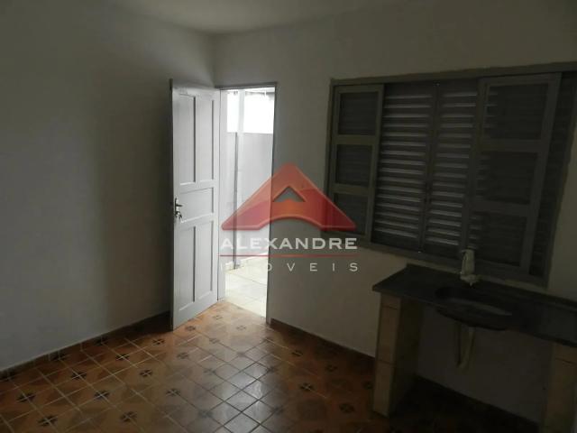 Casa para Aluguel com 1 quartos, 30 m² por R$ 1.000