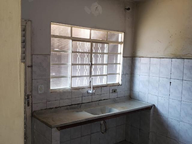 Casa para Aluguel com 1 quartos, 65 m² por R$ 1.100