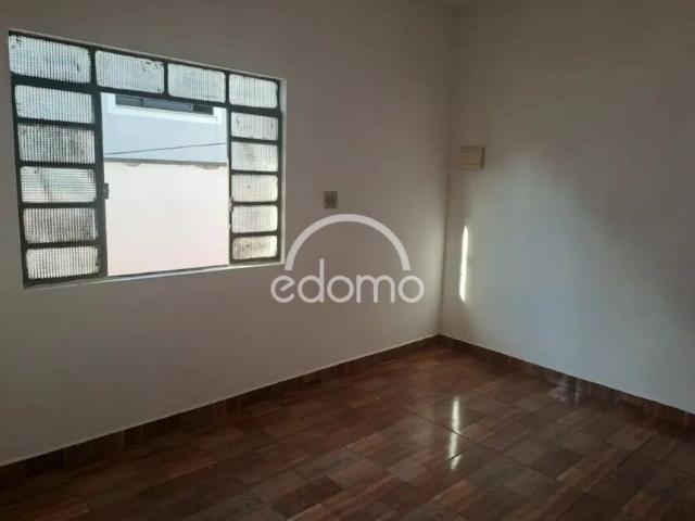 Casa para Aluguel com 1 quartos, 60 m² por R$ 1.550