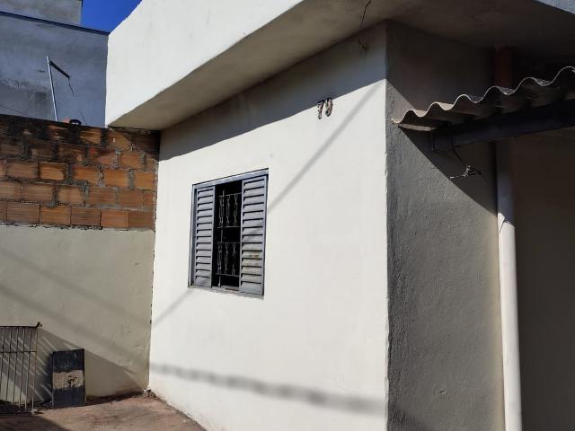 Casa para Aluguel com 2 quartos por R$ 1.200