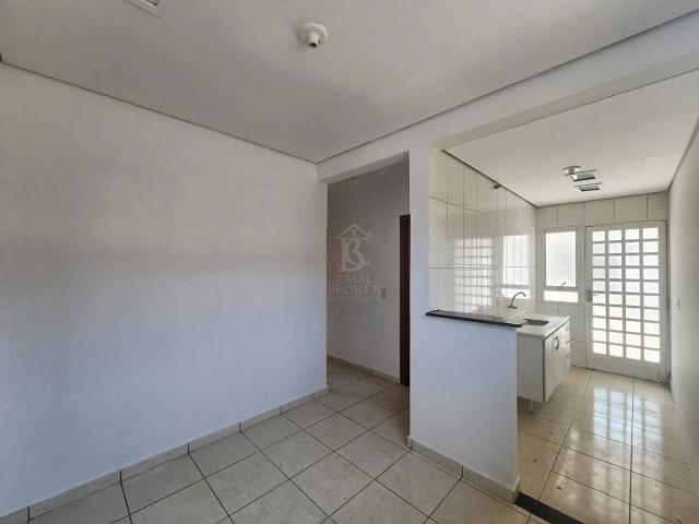 Casa para Aluguel com 2 quartos por R$ 1.900