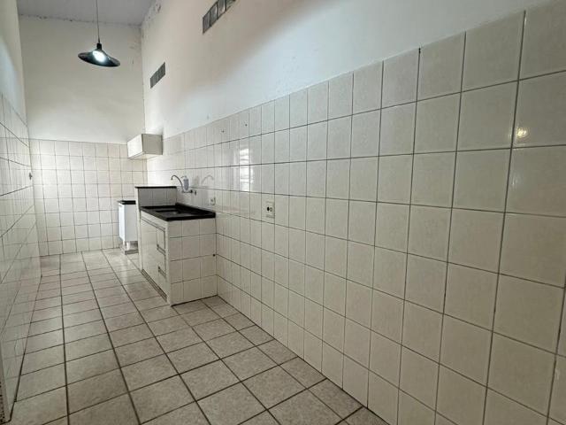 Casa para Aluguel com 2 quartos por R$ 1.900