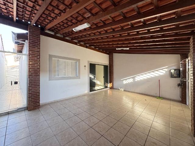 Casa para Aluguel com 2 quartos, 153 m² por R$ 3.500