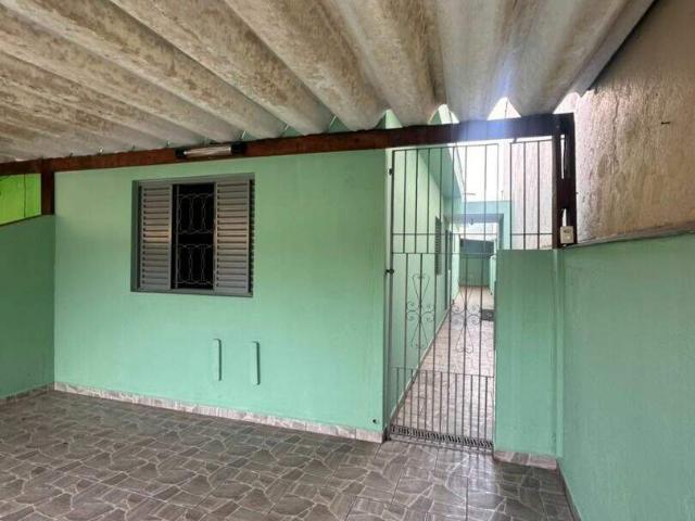 Casa para Aluguel com 2 quartos, 160 m² por R$ 2.300