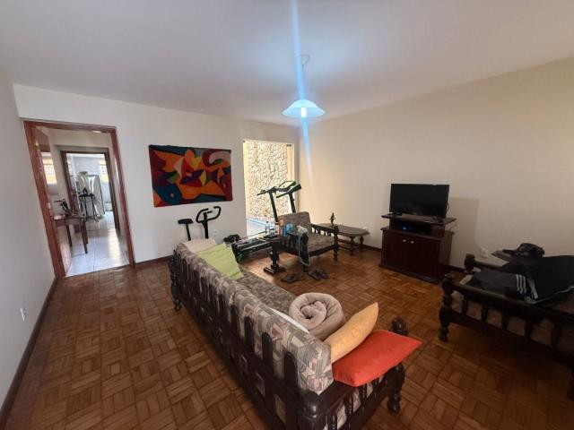 Casa para Aluguel com 2 quartos, 161 m² por R$ 4.500
