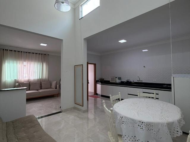 Casa para Aluguel com 2 quartos, 103 m² por R$ 3.000