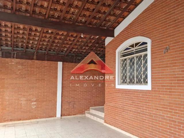 Casa para Aluguel com 2 quartos, 100 m² por R$ 2.000