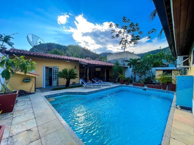 Casa para Aluguel com 2 quartos, 117 m² por R$ 7.500