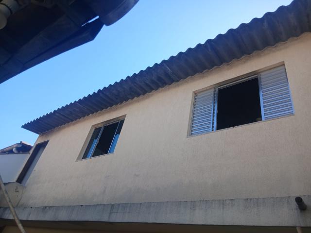 Casa para Aluguel com 2 quartos, 120 m² por R$ 2.300