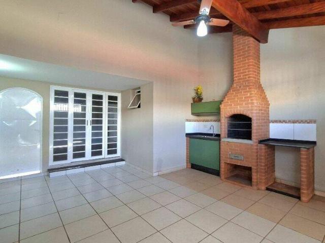 Casa para Aluguel com 2 quartos, 120 m² por R$ 2.700