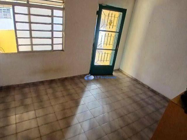 Casa para Aluguel com 2 quartos, 30 m² por R$ 950