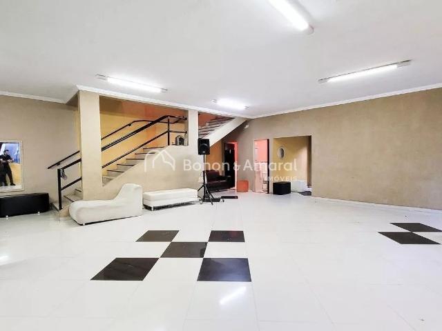 Casa para Aluguel com 2 quartos, 327 m² por R$ 6.900