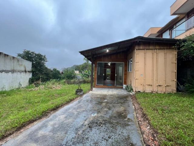Casa para Aluguel com 2 quartos, 40 m² por R$ 3.000