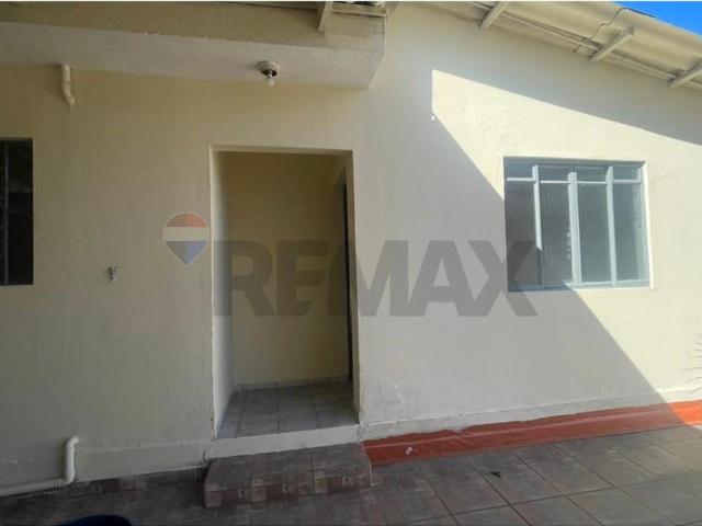 Casa para Aluguel com 2 quartos, 50 m² por R$ 1.250