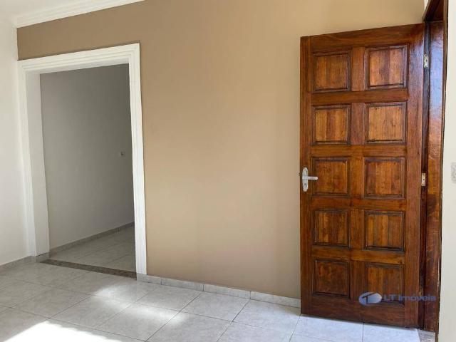 Casa para Aluguel com 2 quartos, 68 m² por R$ 1.900