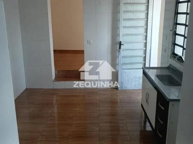 Casa para Aluguel com 2 quartos, 60 m² por R$ 1.500