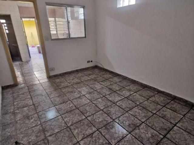 Casa para Aluguel com 2 quartos, 60 m² por R$ 1.500